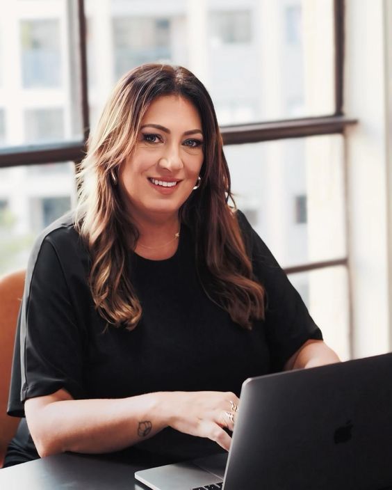 Lisa Moyer Roth © │ Investment Adviser